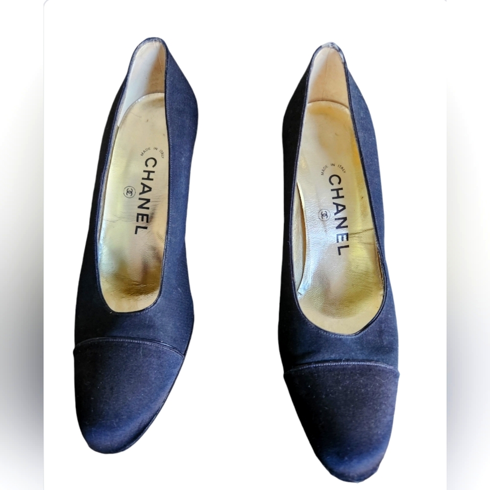Vintage Chanel Black Pumps - Gem